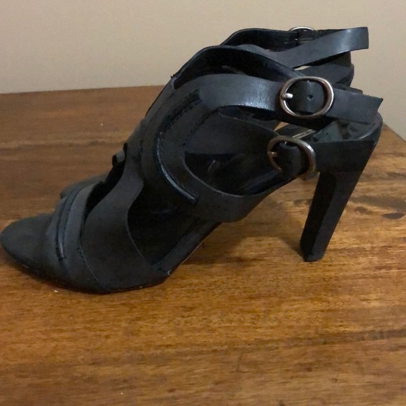 Max Studio | Shoes | Leon Max Max Studio Black Leather Heeled Sandals ...